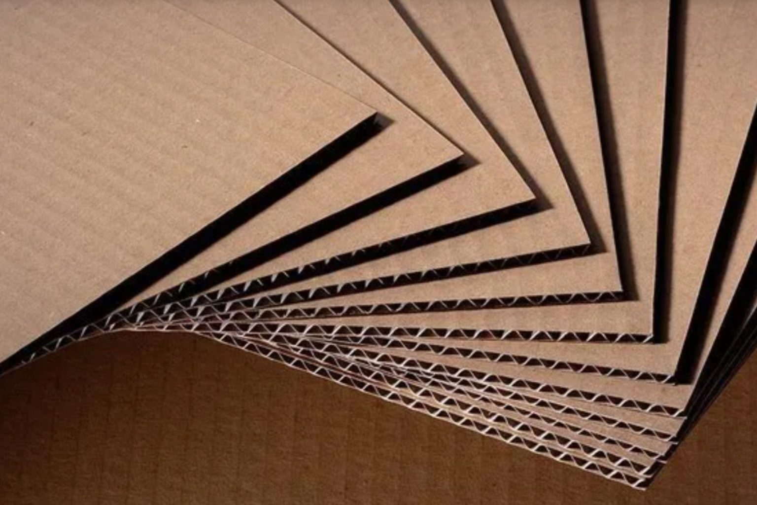 Cartone per imballo di diversi spessori, dimensioni e tipologia.